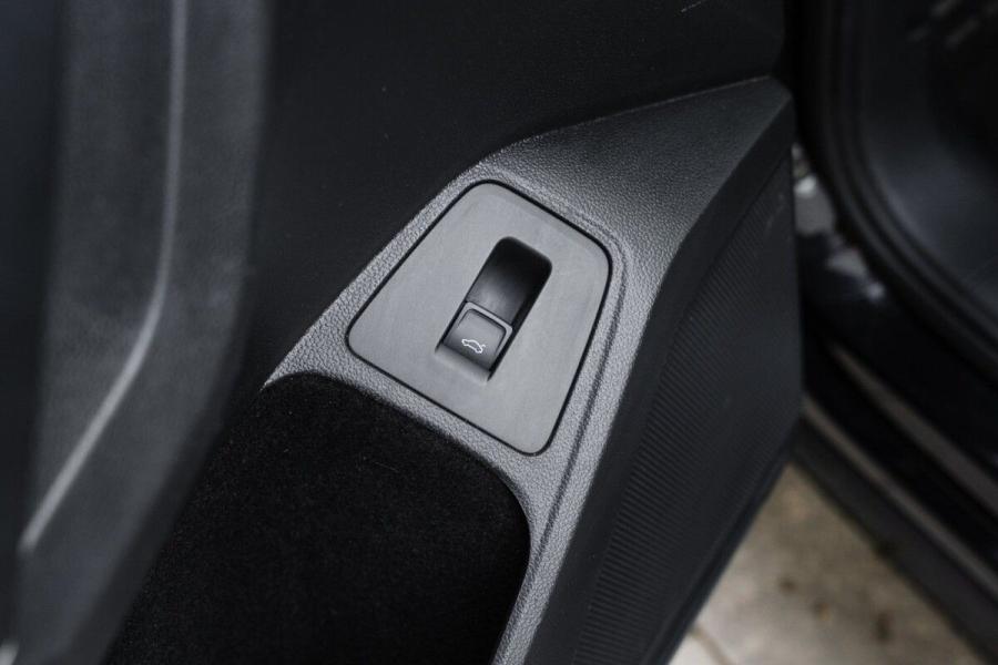 Melns Volkswagen Tiguan 2018 Mārupe, ar dzinēja tilpumu 2.00 L un nobraukumu 157 tūkst. km par 20950 €, foto 9 vietnē AUTOMOTO.COM.LV