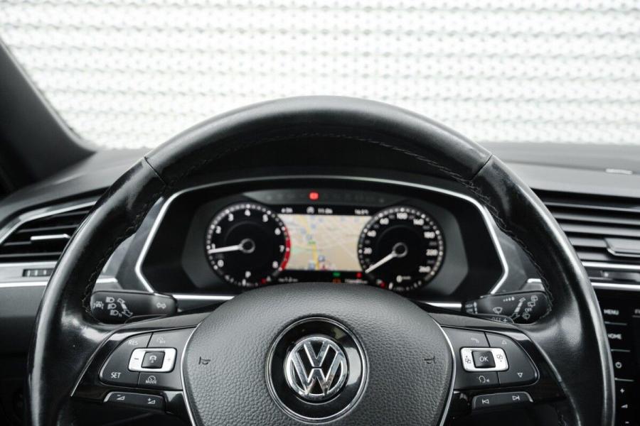 Melns Volkswagen Tiguan 2018 Mārupe, ar dzinēja tilpumu 2.00 L un nobraukumu 157 tūkst. km par 20950 €, foto 17 vietnē AUTOMOTO.COM.LV