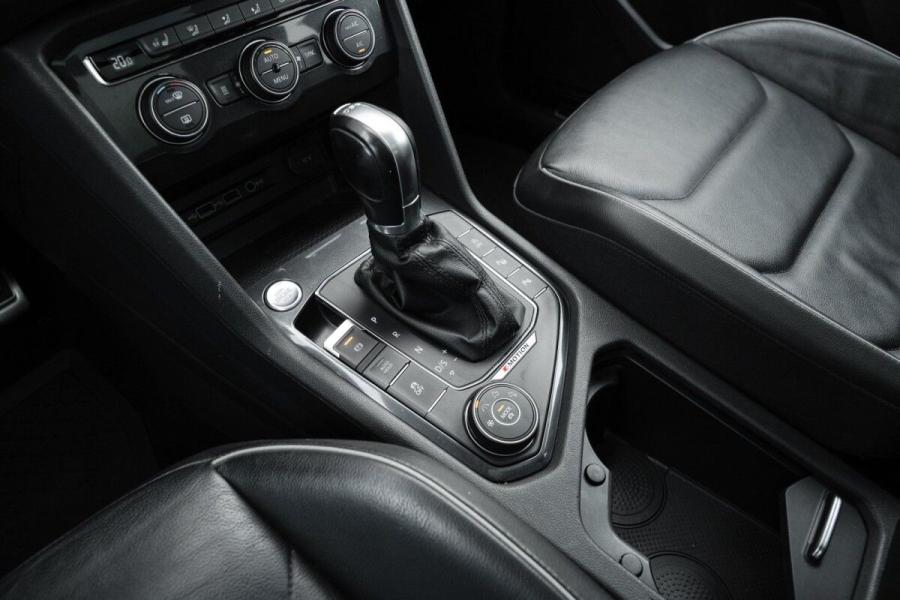 Melns Volkswagen Tiguan 2018 Mārupe, ar dzinēja tilpumu 2.00 L un nobraukumu 157 tūkst. km par 20950 €, foto 28 vietnē AUTOMOTO.COM.LV