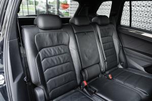 Melns Volkswagen Tiguan 2018 Mārupe, ar dzinēja tilpumu 2.00 L un nobraukumu 157 tūkst. km par 20950 €, foto 30 vietnē AUTOMOTO.COM.LV