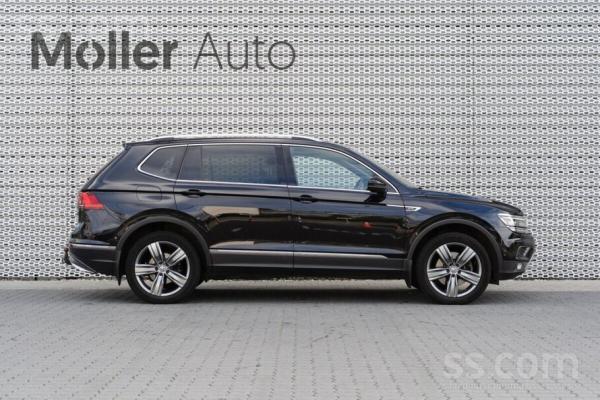 Volkswagen Tiguan 2018 in Riga on AUTOMOTO.COM.LV Black Volkswagen Tiguan 2018 in Riga, with an engine capacity of 2.00 L and mileage of 157 thousand km for 20600 €, photo 6 on AUTOMOTO.COM.LV