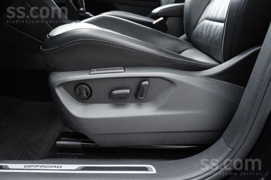 Melns Volkswagen Tiguan 2018 Rīga, ar dzinēja tilpumu 2.00 L un nobraukumu 157 tūkst. km par 20600 €, foto 12 vietnē AUTOMOTO.COM.LV