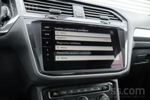 Melns Volkswagen Tiguan 2018 Rīga, ar dzinēja tilpumu 2.00 L un nobraukumu 157 tūkst. km par 20600 €, foto 22 vietnē AUTOMOTO.COM.LV