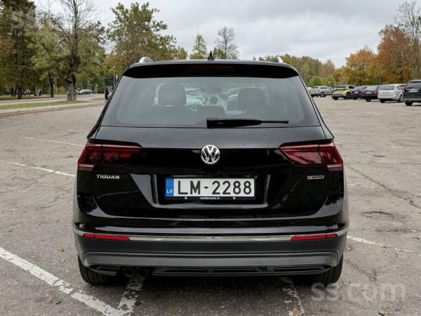 Volkswagen Tiguan 2018 in Riga on AUTOMOTO.COM.LV Black Volkswagen Tiguan 2018 in Riga, with an engine capacity of 2.00 L and mileage of 221 thousand km for 16750 €, photo 6 on AUTOMOTO.COM.LV