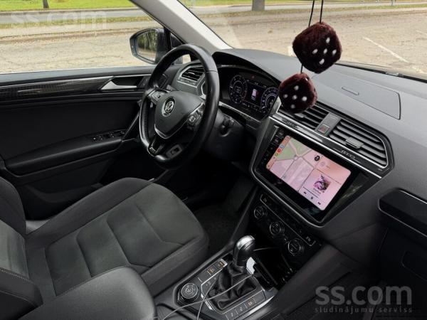 Volkswagen Tiguan 2018 in Riga on AUTOMOTO.COM.LV Black Volkswagen Tiguan 2018 in Riga, with an engine capacity of 2.00 L and mileage of 221 thousand km for 16750 €, photo 11 on AUTOMOTO.COM.LV
