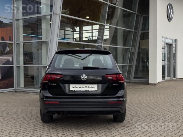 Melns Volkswagen Tiguan 2019 Valmiera, ar dzinēja tilpumu 2.00 L un nobraukumu 240 tūkst. km par 17900 €, foto 5 vietnē AUTOMOTO.COM.LV