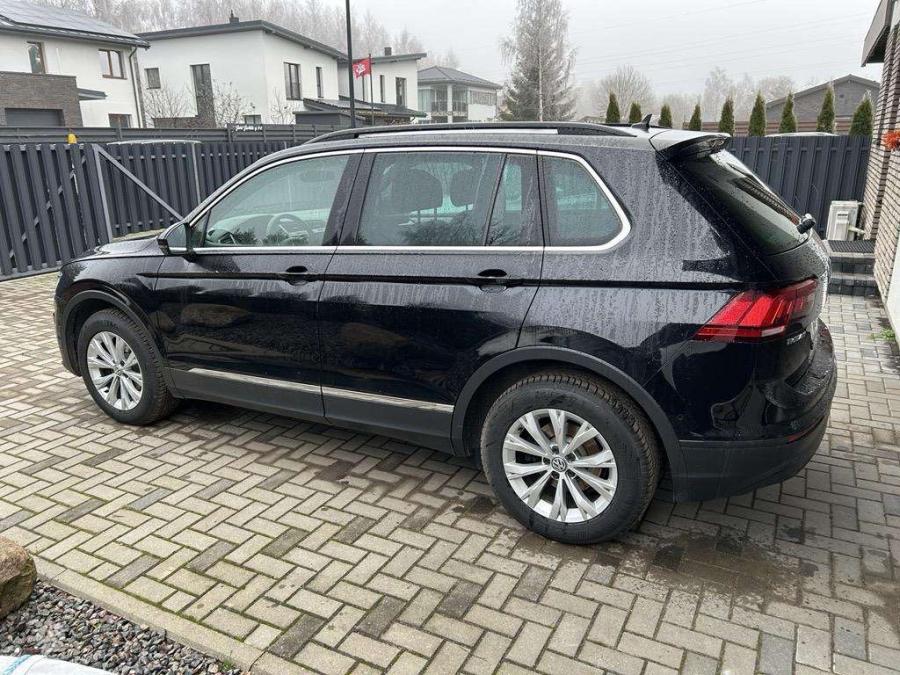 Black Volkswagen Tiguan 2019 in Vilnius, with an engine capacity of 1.97 L and mileage of 87 thousand km for 22000 €, photo 3 on AUTOMOTO.COM.LV