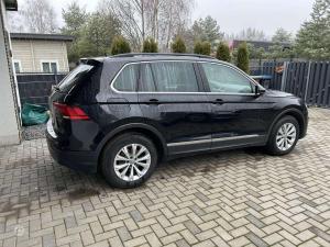 Black Volkswagen Tiguan 2019 in Vilnius, with an engine capacity of 1.97 L and mileage of 87 thousand km for 22000 €, photo 4 on AUTOMOTO.COM.LV