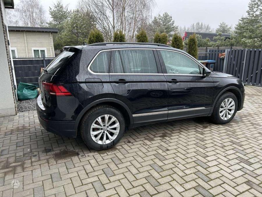 Black Volkswagen Tiguan 2019 in Vilnius, with an engine capacity of 1.97 L and mileage of 87 thousand km for 22000 €, photo 4 on AUTOMOTO.COM.LV