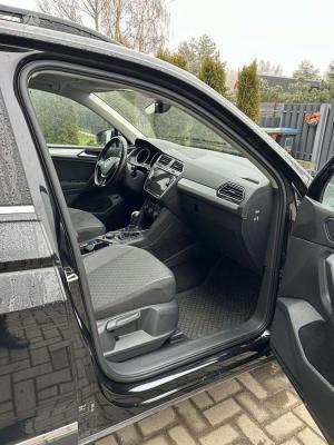 Black Volkswagen Tiguan 2019 in Vilnius, with an engine capacity of 1.97 L and mileage of 87 thousand km for 22000 €, photo 6 on AUTOMOTO.COM.LV