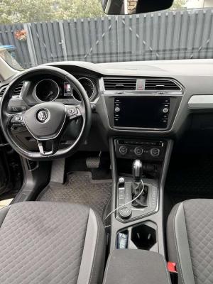 Black Volkswagen Tiguan 2019 in Vilnius, with an engine capacity of 1.97 L and mileage of 87 thousand km for 22000 €, photo 7 on AUTOMOTO.COM.LV