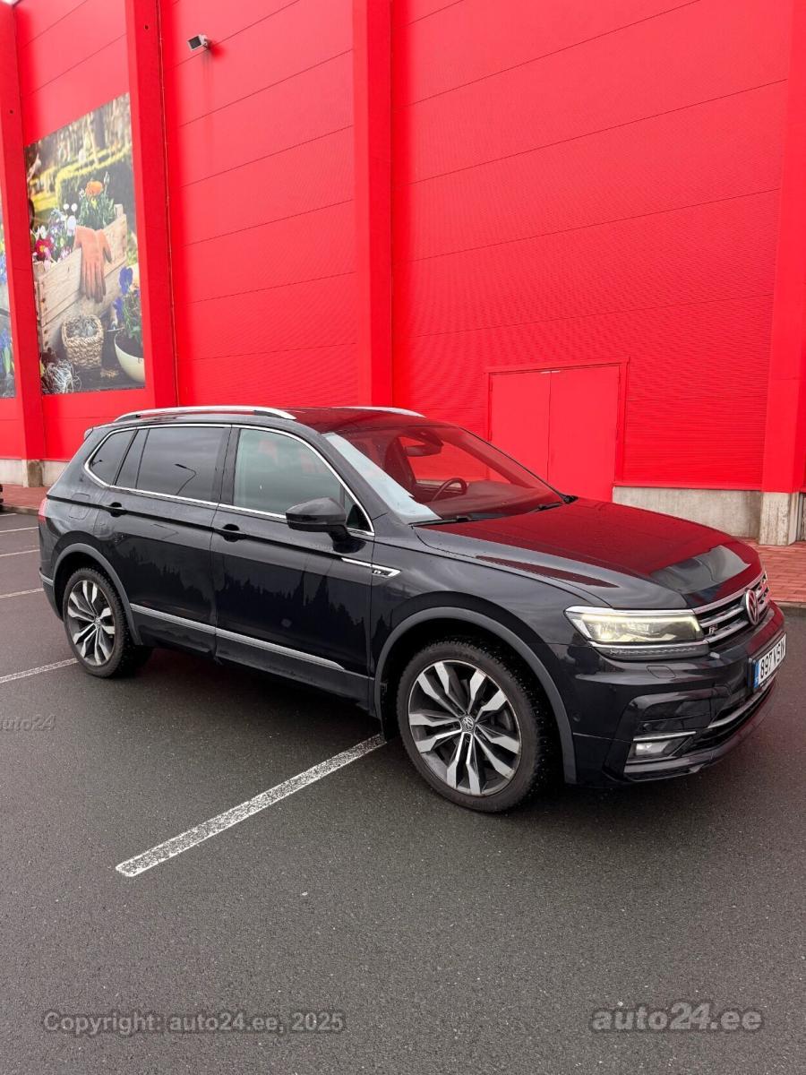 Black Volkswagen Tiguan 2019 in Tallinn, with an engine capacity of 2.00 L and mileage of 95 thousand km for 21999 €, photo 4 on AUTOMOTO.COM.LV