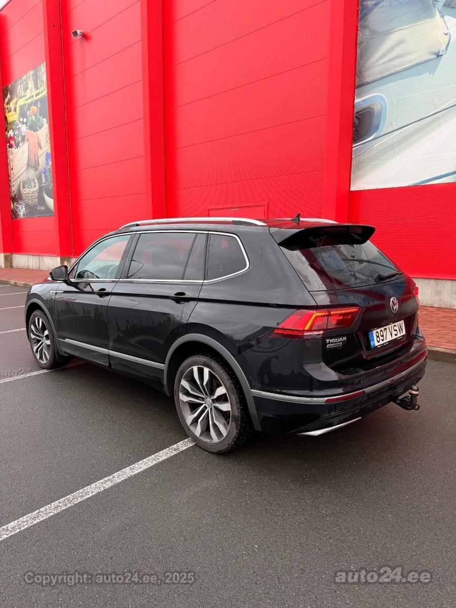 Black Volkswagen Tiguan 2019 in Tallinn, with an engine capacity of 2.00 L and mileage of 95 thousand km for 21999 €, photo 5 on AUTOMOTO.COM.LV