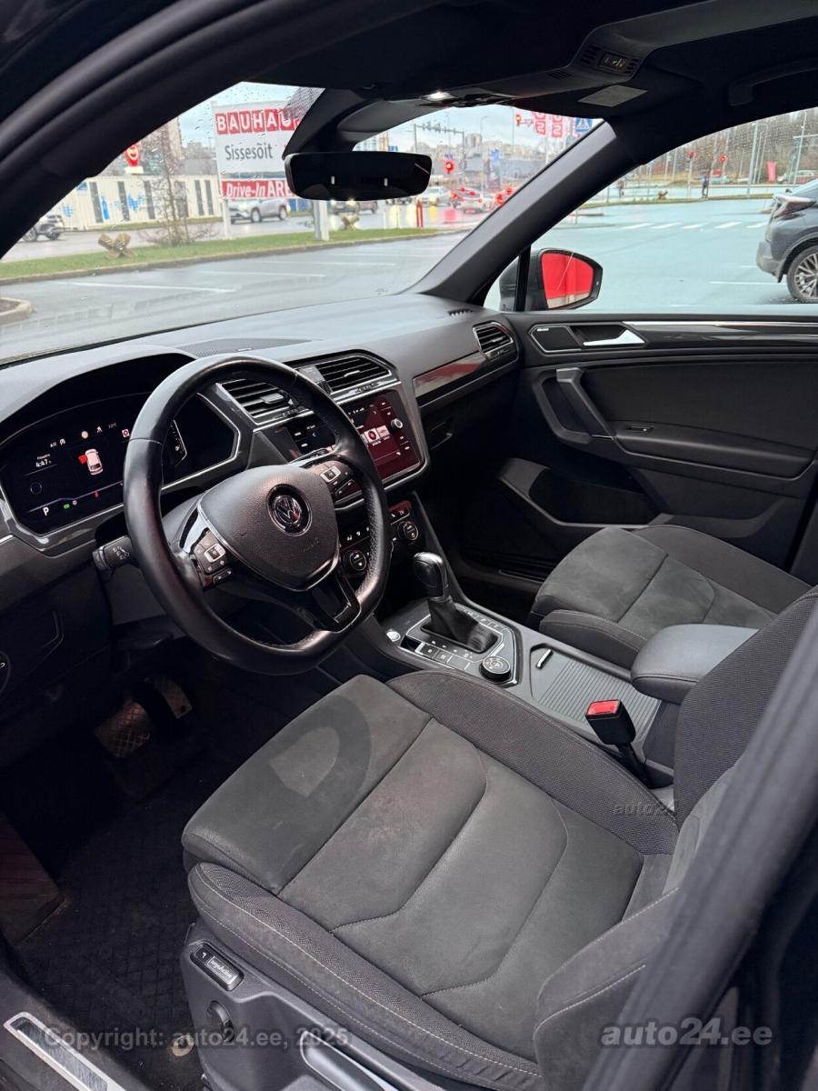 Black Volkswagen Tiguan 2019 in Tallinn, with an engine capacity of 2.00 L and mileage of 95 thousand km for 21999 €, photo 12 on AUTOMOTO.COM.LV