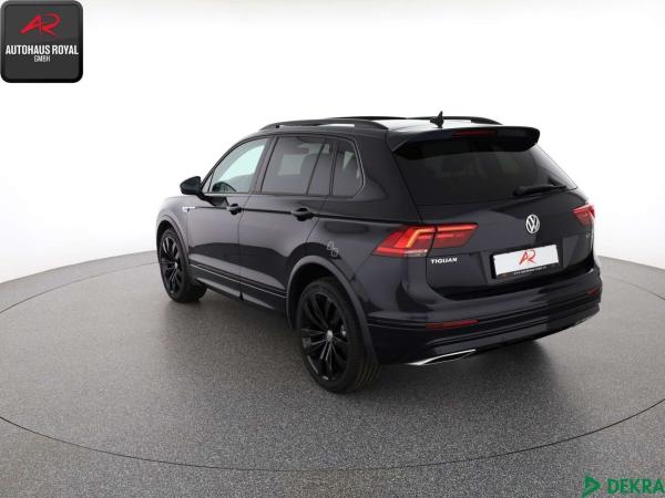 Black Volkswagen Tiguan 2019 in Kaunas, with an engine capacity of 2.00 L and mileage of 78 thousand km for 32164 €, photo 3 on AUTOMOTO.COM.LV