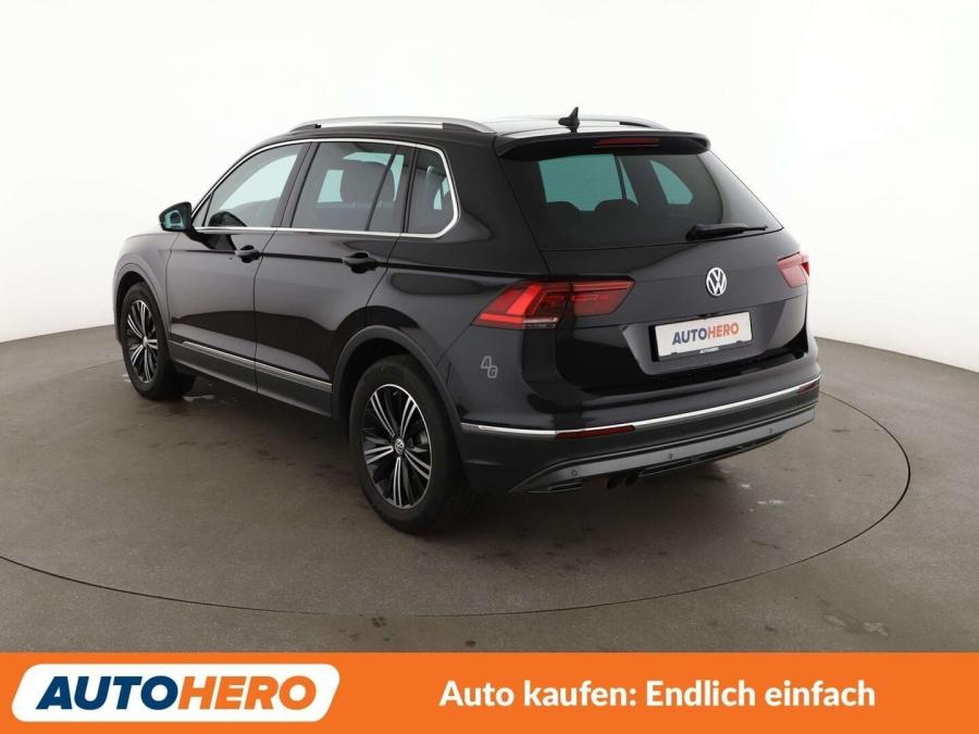 Black Volkswagen Tiguan 2019 in Kaunas, with an engine capacity of 1.50 L and mileage of 72 thousand km for 29013 €, photo 4 on AUTOMOTO.COM.LV