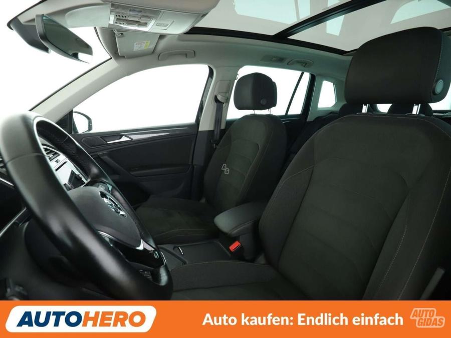 Black Volkswagen Tiguan 2019 in Kaunas, with an engine capacity of 1.50 L and mileage of 72 thousand km for 29013 €, photo 10 on AUTOMOTO.COM.LV