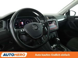 Black Volkswagen Tiguan 2019 in Kaunas, with an engine capacity of 1.50 L and mileage of 72 thousand km for 29013 €, photo 11 on AUTOMOTO.COM.LV