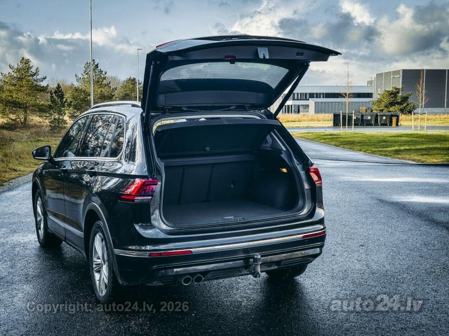Black Volkswagen Tiguan 2019 in Tallinn, with an engine capacity of 2.00 L and mileage of 212 thousand km for 20000 €, photo 5 on AUTOMOTO.COM.LV