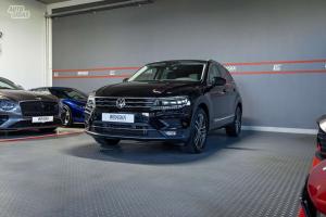 Black Volkswagen Tiguan 2019 in Kaunas, with an engine capacity of 2.00 L and mileage of 73 thousand km for 29085 €, photo 4 on AUTOMOTO.COM.LV