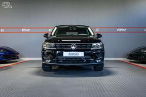 Black Volkswagen Tiguan 2019 in Kaunas, with an engine capacity of 2.00 L and mileage of 73 thousand km for 29085 €, photo 6 on AUTOMOTO.COM.LV