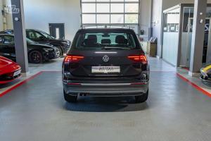 Black Volkswagen Tiguan 2019 in Kaunas, with an engine capacity of 2.00 L and mileage of 73 thousand km for 29085 €, photo 10 on AUTOMOTO.COM.LV