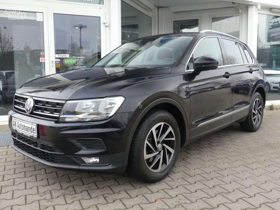 Black Volkswagen Tiguan 2019 in Kaunas, with an engine capacity of 1.50 L and mileage of 64 thousand km for 23317 €, photo 1 on AUTOMOTO.COM.LV
