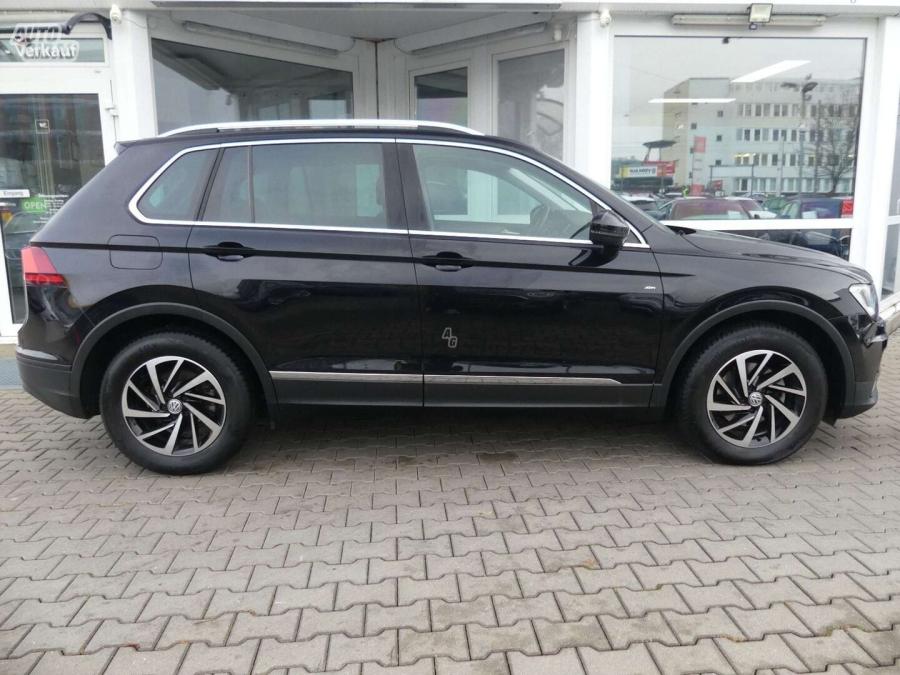 Black Volkswagen Tiguan 2019 in Kaunas, with an engine capacity of 1.50 L and mileage of 64 thousand km for 23317 €, photo 4 on AUTOMOTO.COM.LV