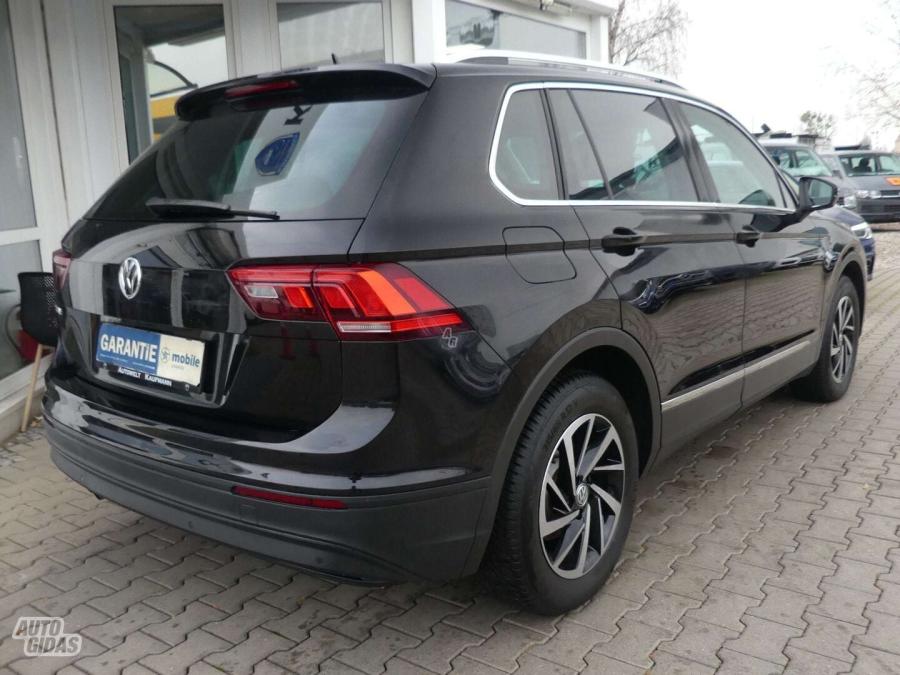 Black Volkswagen Tiguan 2019 in Kaunas, with an engine capacity of 1.50 L and mileage of 64 thousand km for 23317 €, photo 5 on AUTOMOTO.COM.LV