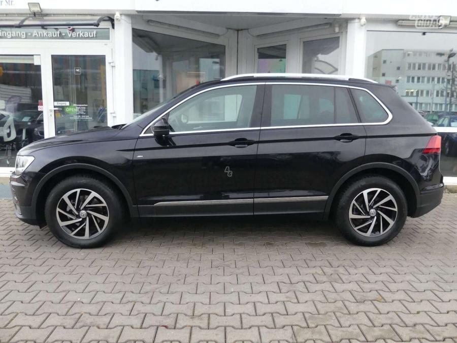 Black Volkswagen Tiguan 2019 in Kaunas, with an engine capacity of 1.50 L and mileage of 64 thousand km for 23317 €, photo 9 on AUTOMOTO.COM.LV