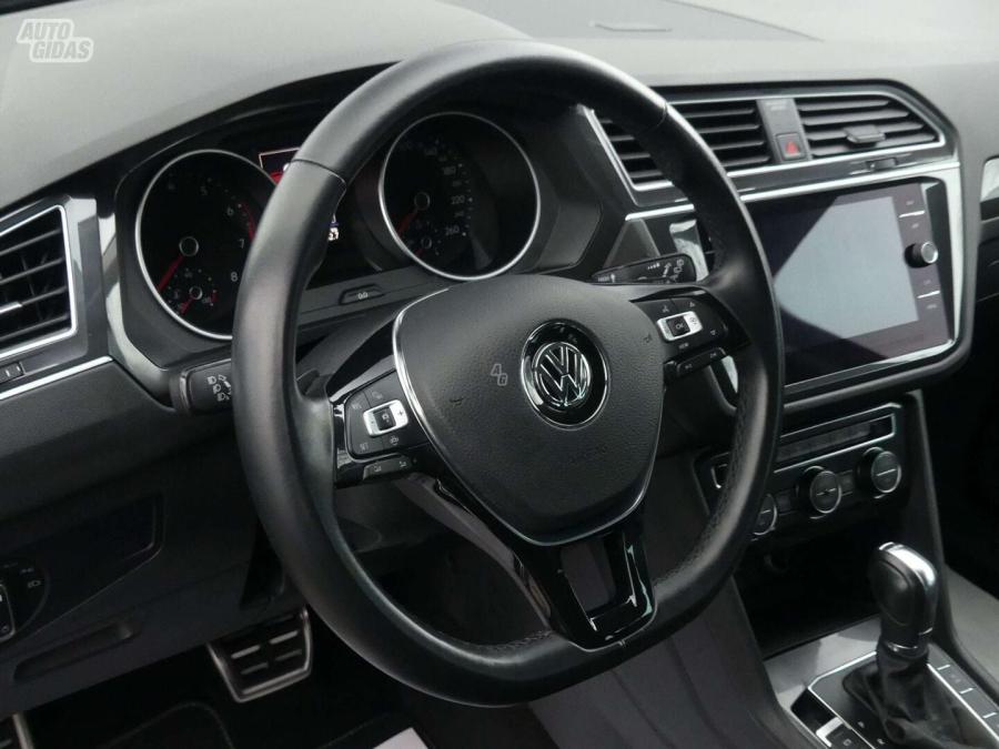 Black Volkswagen Tiguan 2019 in Kaunas, with an engine capacity of 1.50 L and mileage of 64 thousand km for 23317 €, photo 11 on AUTOMOTO.COM.LV