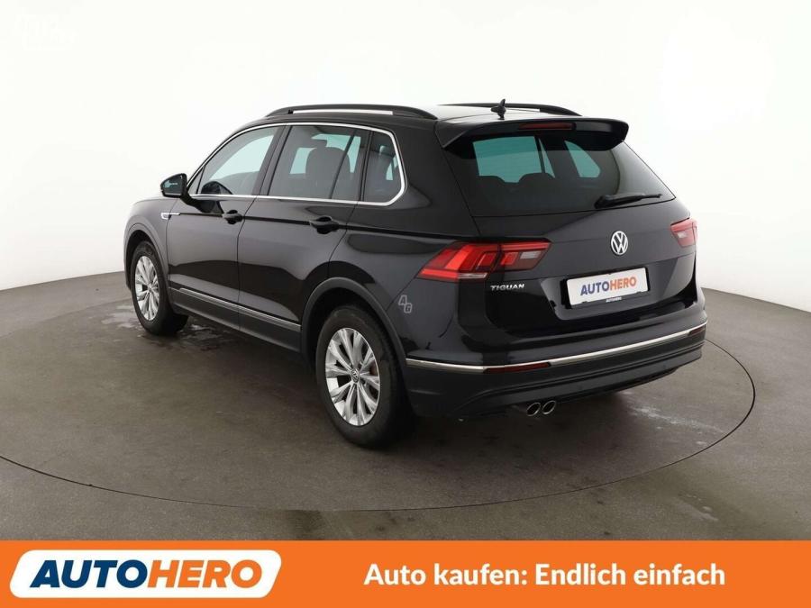 Melns Volkswagen Tiguan 2019 Kauņa, ar dzinēja tilpumu 1.50 L un nobraukumu 71 tūkst. km par 23657 €, foto 4 vietnē AUTOMOTO.COM.LV