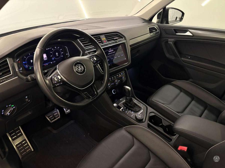 Melns Volkswagen Tiguan 2019 Marijampole, ar dzinēja tilpumu 1.97 L un nobraukumu 91 tūkst. km par 24750 €, foto 2 vietnē AUTOMOTO.COM.LV