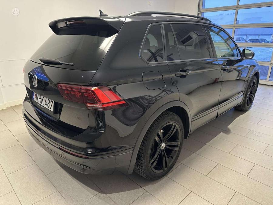 Melns Volkswagen Tiguan 2019 Panevēža, ar dzinēja tilpumu 1.97 L un nobraukumu 97 tūkst. km par 27900 €, foto 4 vietnē AUTOMOTO.COM.LV