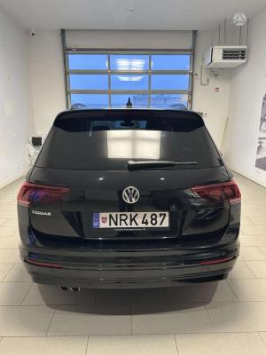 Melns Volkswagen Tiguan 2019 Panevēža, ar dzinēja tilpumu 1.97 L un nobraukumu 97 tūkst. km par 27900 €, foto 5 vietnē AUTOMOTO.COM.LV