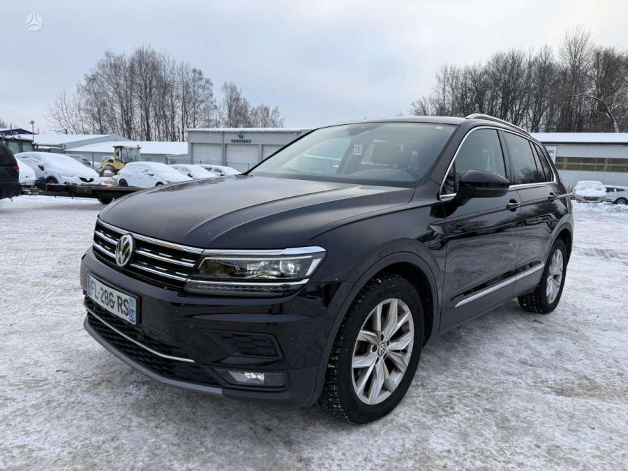 Melns Volkswagen Tiguan 2019 Kauņa, ar dzinēja tilpumu 1.50 L un nobraukumu 191 tūkst. km par 16900 €, foto 1 vietnē AUTOMOTO.COM.LV