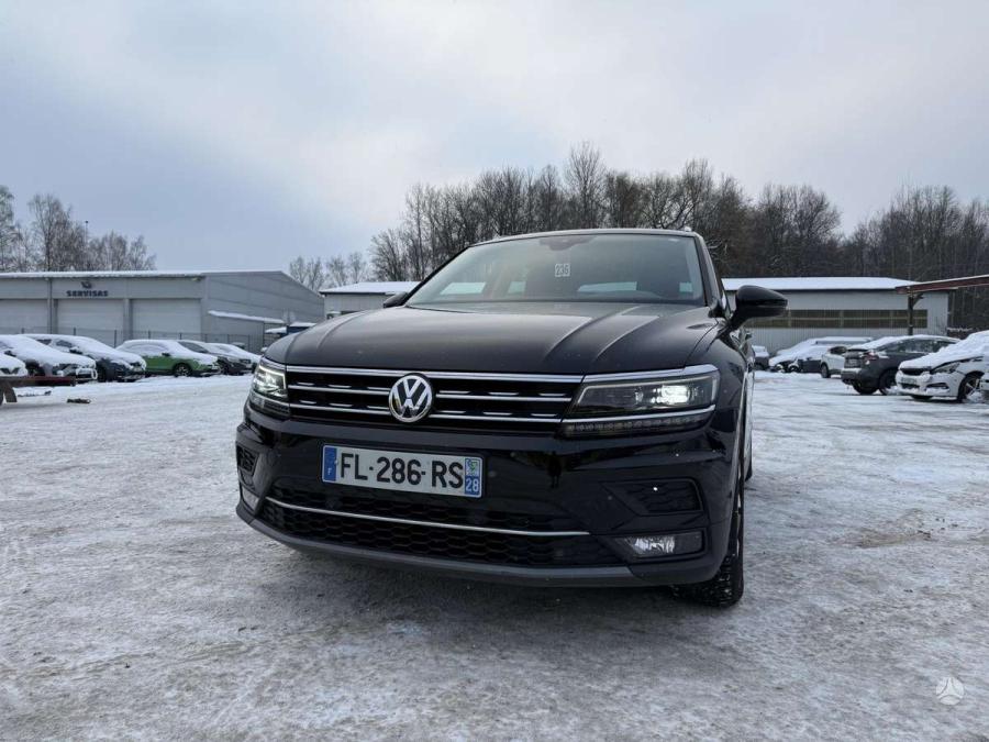 Melns Volkswagen Tiguan 2019 Kauņa, ar dzinēja tilpumu 1.50 L un nobraukumu 191 tūkst. km par 16900 €, foto 4 vietnē AUTOMOTO.COM.LV