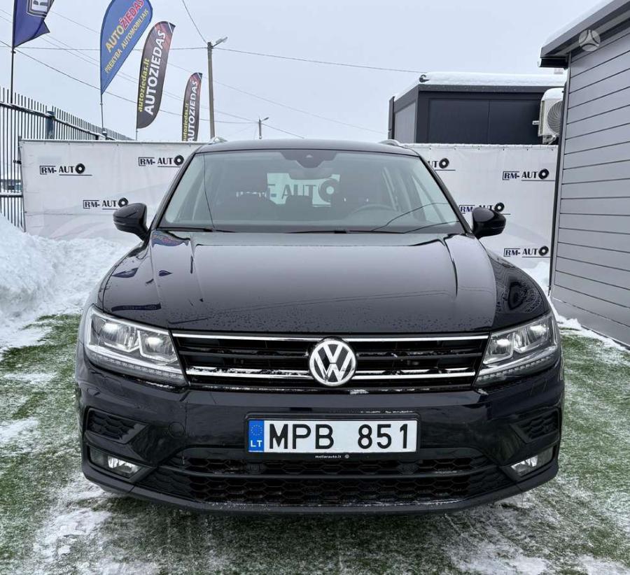 Melns Volkswagen Tiguan 2019 Panevēža, ar dzinēja tilpumu 2.00 L un nobraukumu 102 tūkst. km par 17500 €, foto 2 vietnē AUTOMOTO.COM.LV
