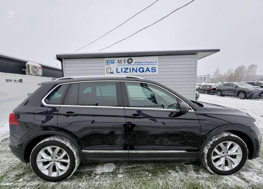 Melns Volkswagen Tiguan 2019 Panevēža, ar dzinēja tilpumu 2.00 L un nobraukumu 102 tūkst. km par 17500 €, foto 5 vietnē AUTOMOTO.COM.LV