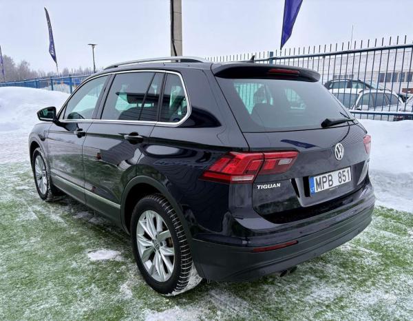 Black Volkswagen Tiguan 2019 in Panevezys, with an engine capacity of 2.00 L and mileage of 102 thousand km for 17500 €, photo 9 on AUTOMOTO.COM.LV
