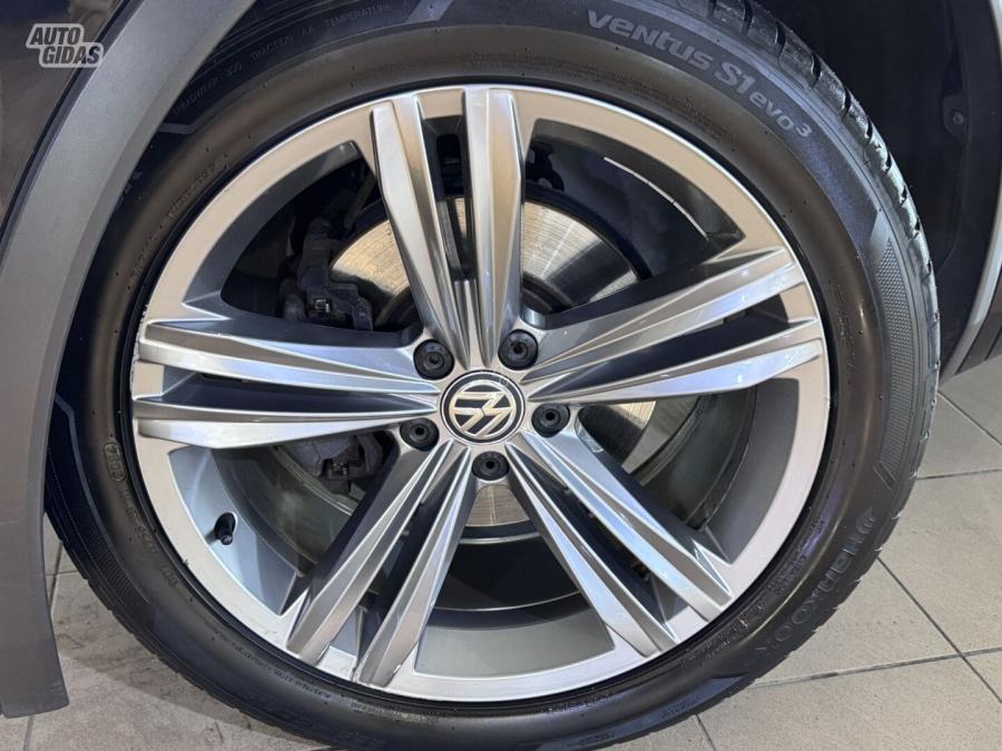 Melns Volkswagen Tiguan 2019 Avižieniai, ar dzinēja tilpumu 2.00 L un nobraukumu 178 tūkst. km par 20950 €, foto 6 vietnē AUTOMOTO.COM.LV