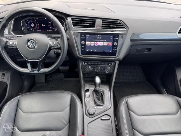Melns Volkswagen Tiguan 2019 Avižieniai, ar dzinēja tilpumu 2.00 L un nobraukumu 178 tūkst. km par 20950 €, foto 7 vietnē AUTOMOTO.COM.LV