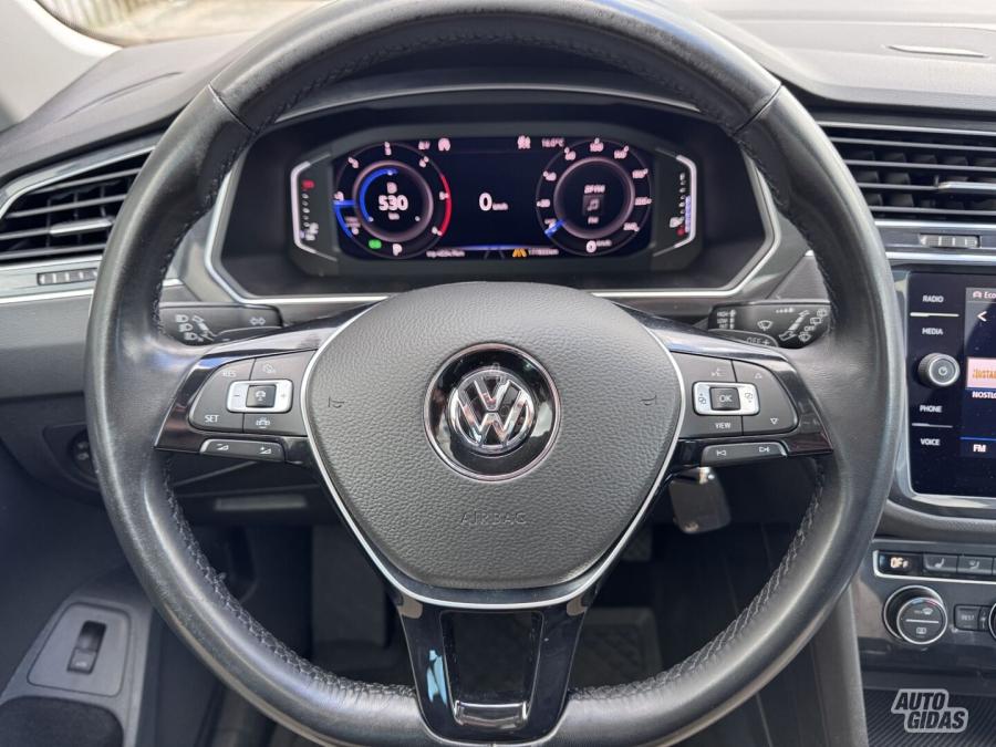 Melns Volkswagen Tiguan 2019 Avižieniai, ar dzinēja tilpumu 2.00 L un nobraukumu 178 tūkst. km par 20950 €, foto 15 vietnē AUTOMOTO.COM.LV