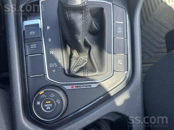 Melns Volkswagen Tiguan 2019 Rīga, ar dzinēja tilpumu 2.00 L un nobraukumu 184 tūkst. km par 19900 €, foto 8 vietnē AUTOMOTO.COM.LV