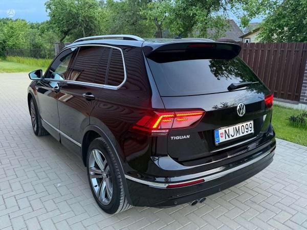 Melns Volkswagen Tiguan 2019 Panevēža, ar dzinēja tilpumu 2.00 L un nobraukumu 115 tūkst. km par 22300 €, foto 7 vietnē AUTOMOTO.COM.LV