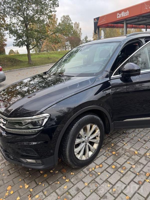 Melns Volkswagen Tiguan 2019 Dobele, ar dzinēja tilpumu 2.00 L un nobraukumu 156 tūkst. km par 17500 €, foto 4 vietnē AUTOMOTO.COM.LV