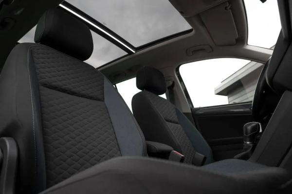 Black Volkswagen Tiguan 2019 in Jelgava, with an engine capacity of 2.00 L and mileage of 169 thousand km for 18950 €, photo 10 on AUTOMOTO.COM.LV