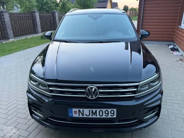 Melns Volkswagen Tiguan 2019 Panevēža, ar dzinēja tilpumu 2.00 L un nobraukumu 140 tūkst. km par 22000 €, foto 4 vietnē AUTOMOTO.COM.LV