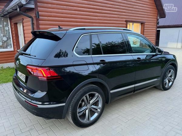 Melns Volkswagen Tiguan 2019 Panevēža, ar dzinēja tilpumu 2.00 L un nobraukumu 140 tūkst. km par 22000 €, foto 7 vietnē AUTOMOTO.COM.LV