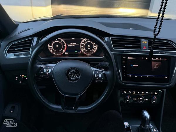 Melns Volkswagen Tiguan 2019 Panevēža, ar dzinēja tilpumu 2.00 L un nobraukumu 140 tūkst. km par 22000 €, foto 9 vietnē AUTOMOTO.COM.LV